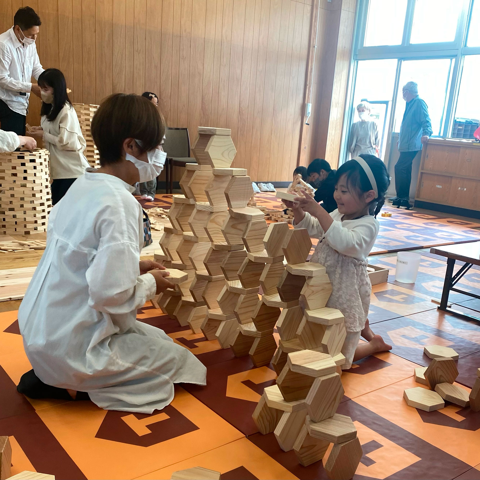 5月13日 14日 みんなでつくろう あそぼう ふれあおう 木の時間を開催しました News Topics 新居浜市生涯活躍の